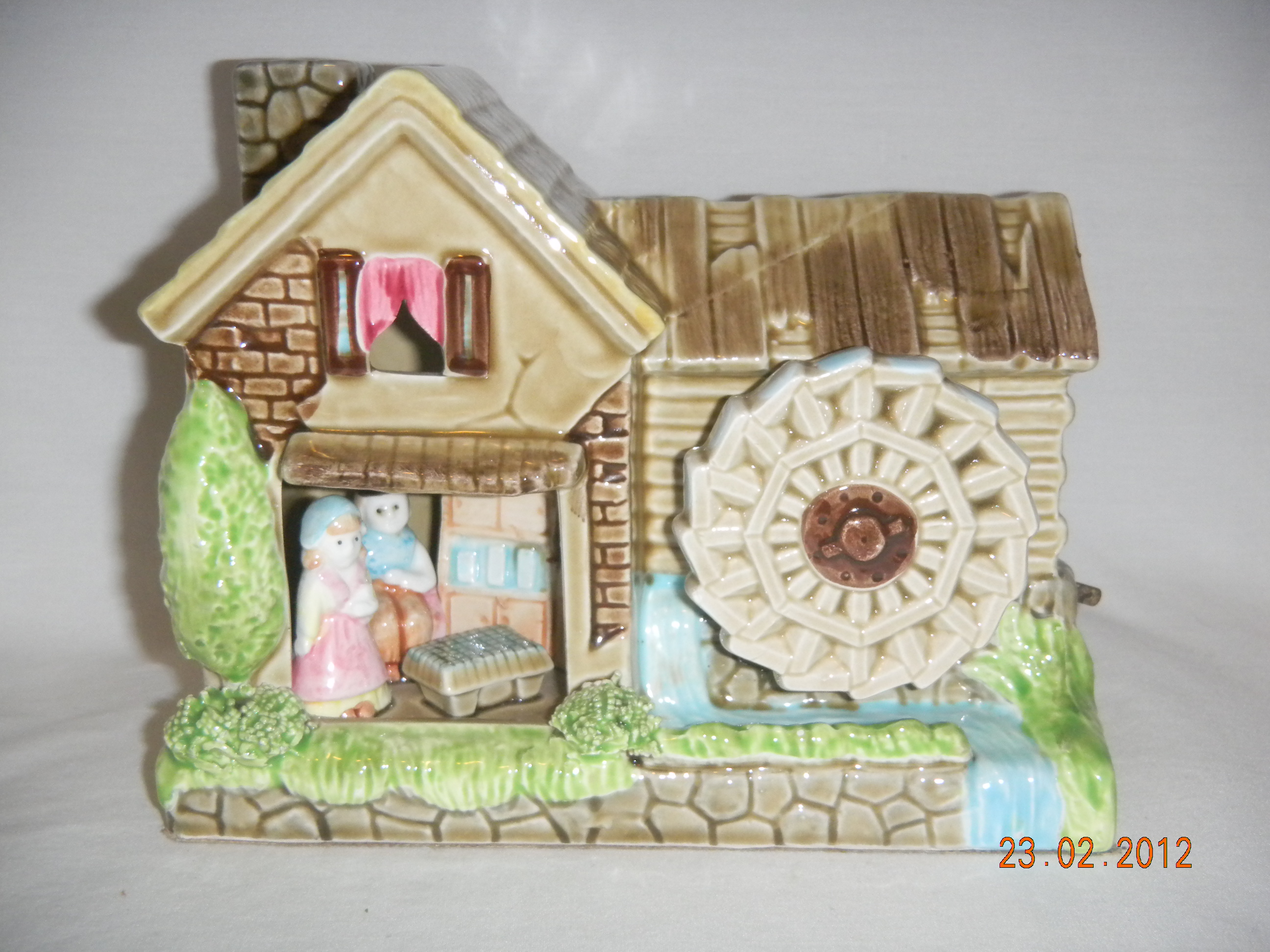 Water Wheel House with Open Living Room